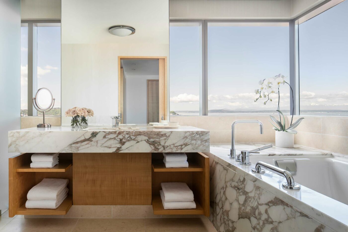 Four Seasons Hotel Seattle, Washington, USA - Hotel review by OutThere ...